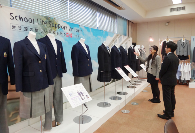 2012学校制服体操服展示会 東日新聞