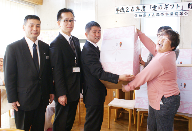 豊橋の童里夢に掃除機6台寄付 東日新聞