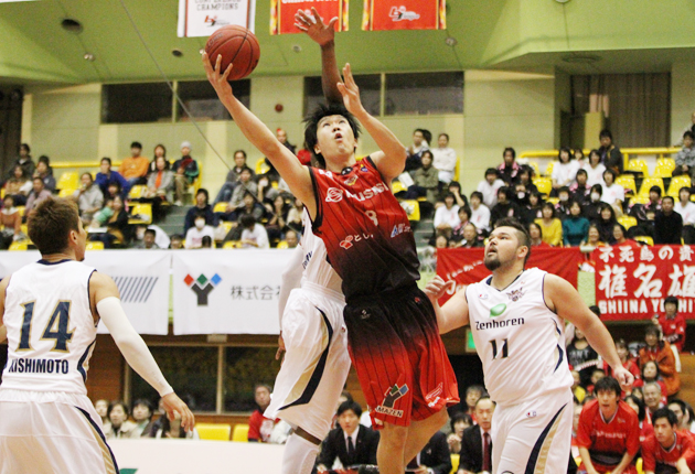 フェニックス 琉球に連敗 東日新聞
