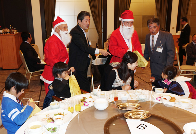 子どもも大喜び 東日新聞