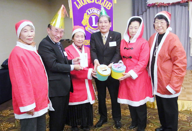 会員らクリスマス気分満喫 東日新聞