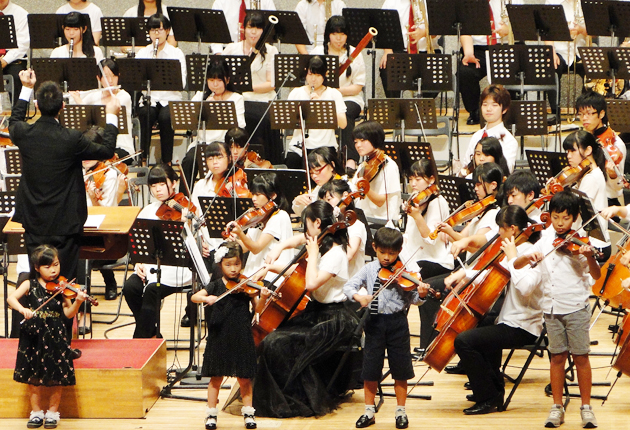 難曲も見事に演奏 東日新聞