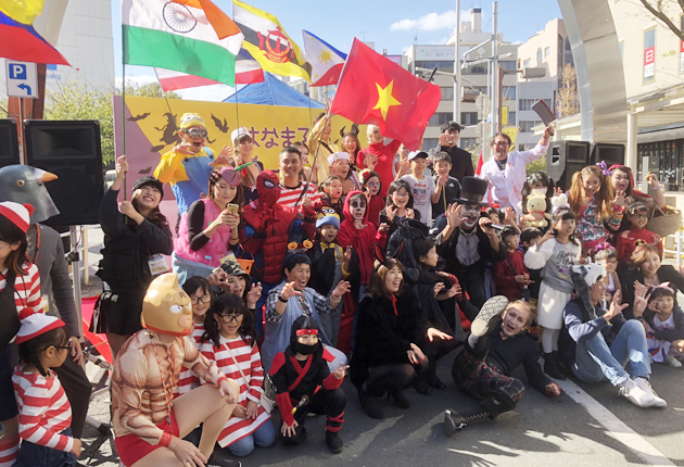 ホコ天ハロウィーン一色 東日新聞