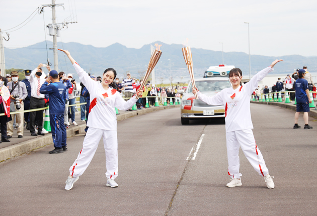 聖火リレー九州へ 東日新聞