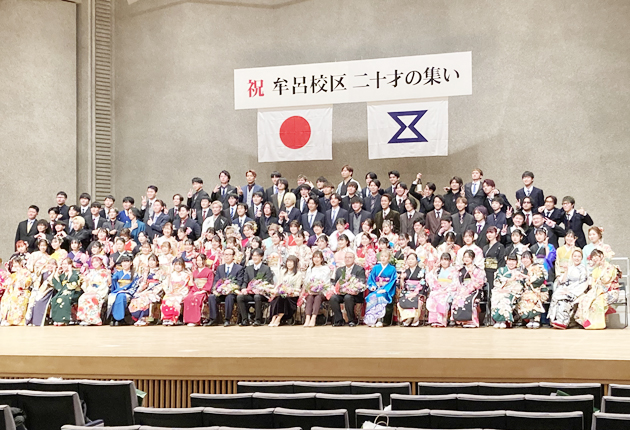 7508人華やかに新たな門出 東日新聞